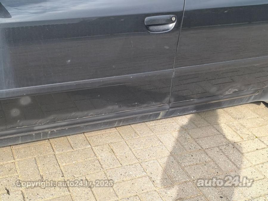 Melns Audi A6 2004 Tallina, ar dzinēja tilpumu 2.50 L un nobraukumu 434 tūkst. km par 1000 €, foto 13 vietnē AUTOMOTO.COM.LV