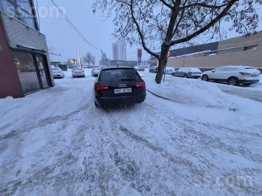 Black Audi A6 2005 in Riga, with an engine capacity of 3.00 L and mileage of 387 thousand km for 3300 €, photo 4 on AUTOMOTO.COM.LV