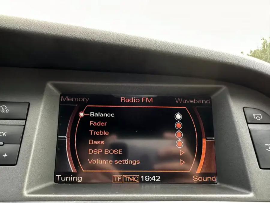 Black Audi A6 2005 in Riga, with an engine capacity of 3.00 L and mileage of 361 thousand km for 3990 €, photo 16 on AUTOMOTO.COM.LV