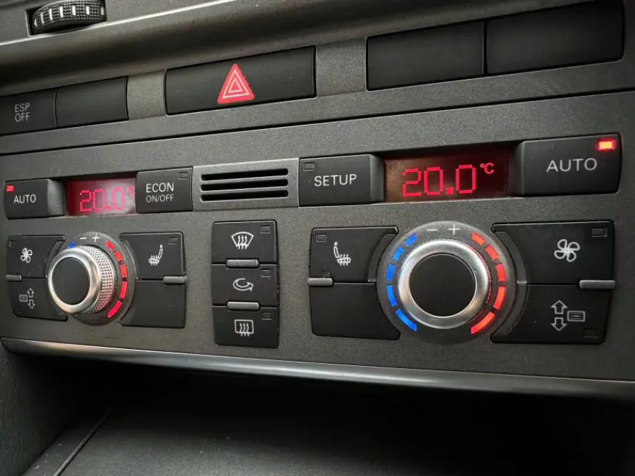Black Audi A6 2005 in Riga, with an engine capacity of 3.00 L and mileage of 361 thousand km for 3990 €, photo 22 on AUTOMOTO.COM.LV