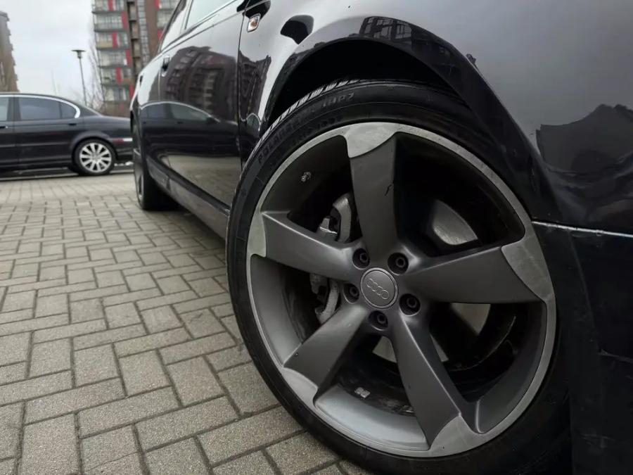 Black Audi A6 2005 in Riga, with an engine capacity of 3.00 L and mileage of 328 thousand km for 2990 €, photo 3 on AUTOMOTO.COM.LV