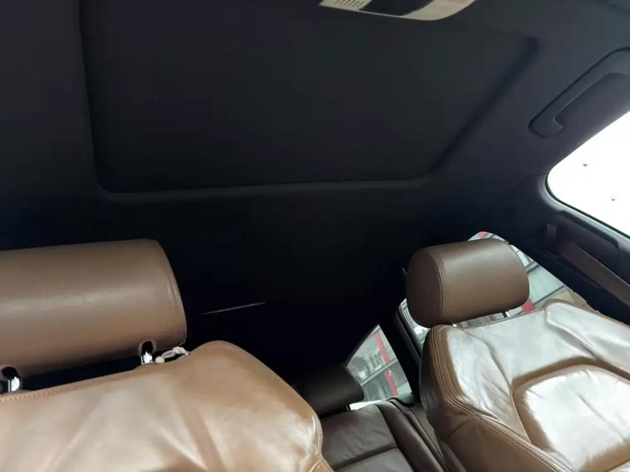 Black Audi A6 2005 in Riga, with an engine capacity of 3.00 L and mileage of 328 thousand km for 2990 €, photo 12 on AUTOMOTO.COM.LV