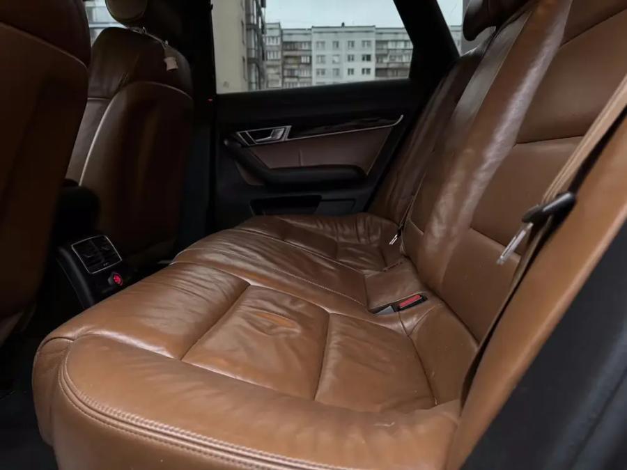 Black Audi A6 2005 in Riga, with an engine capacity of 3.00 L and mileage of 328 thousand km for 2990 €, photo 14 on AUTOMOTO.COM.LV