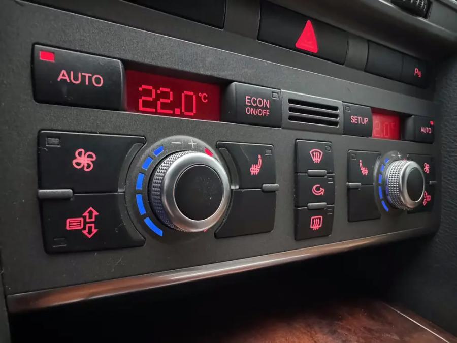 Black Audi A6 2005 in Riga, with an engine capacity of 3.00 L and mileage of 328 thousand km for 2990 €, photo 26 on AUTOMOTO.COM.LV