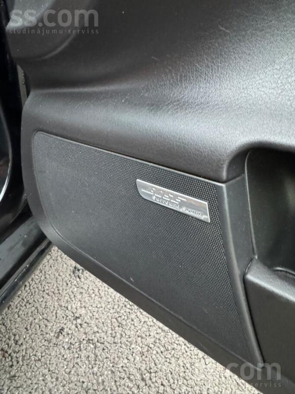 Black Audi A6 2005 in Jelgava, with an engine capacity of 3.00 L and mileage of 301 thousand km for 3400 €, photo 9 on AUTOMOTO.COM.LV