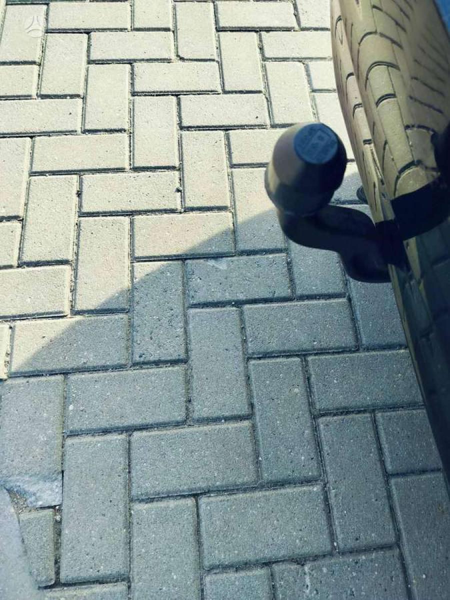 Black Audi A6 2005 in Vilnius, with an engine capacity of 2.97 L and mileage of 377 thousand km for 2450 €, photo 40 on AUTOMOTO.COM.LV