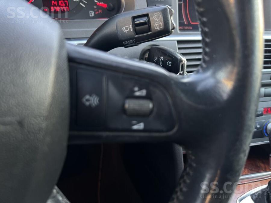 Melns Audi A6 2006 Rīga, ar dzinēja tilpumu 3.00 L un nobraukumu 373 tūkst. km par 2850 €, foto 13 vietnē AUTOMOTO.COM.LV