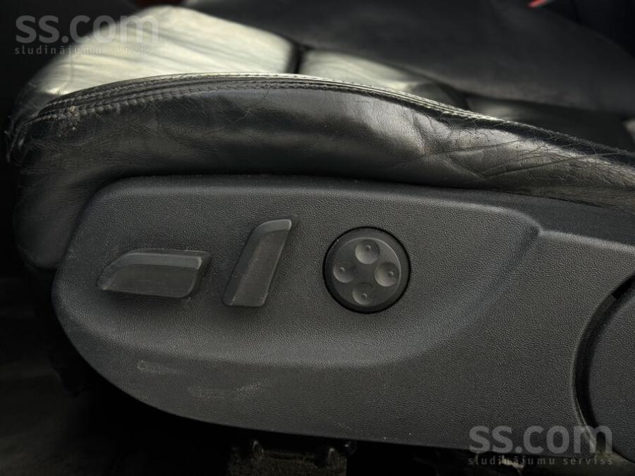 Black Audi A6 2006 in Riga, with an engine capacity of 3.00 L and mileage of 0 thousand km for 2999 €, photo 12 on AUTOMOTO.COM.LV