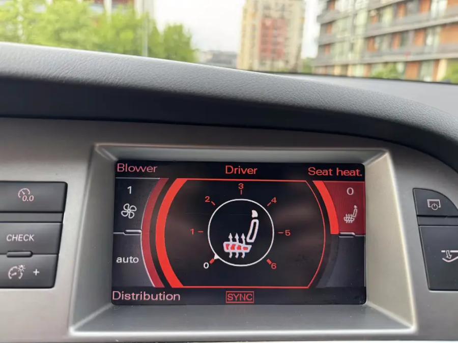 Black Audi A6 2006 in Riga, with an engine capacity of 3.00 L and mileage of 313 thousand km for 2990 €, photo 17 on AUTOMOTO.COM.LV