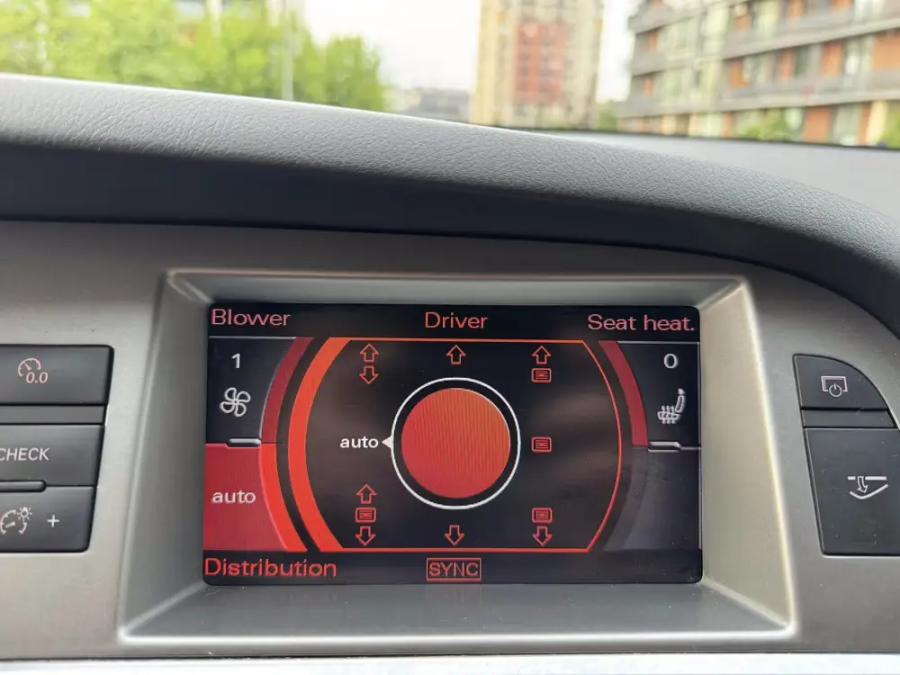 Black Audi A6 2006 in Riga, with an engine capacity of 3.00 L and mileage of 313 thousand km for 2990 €, photo 20 on AUTOMOTO.COM.LV