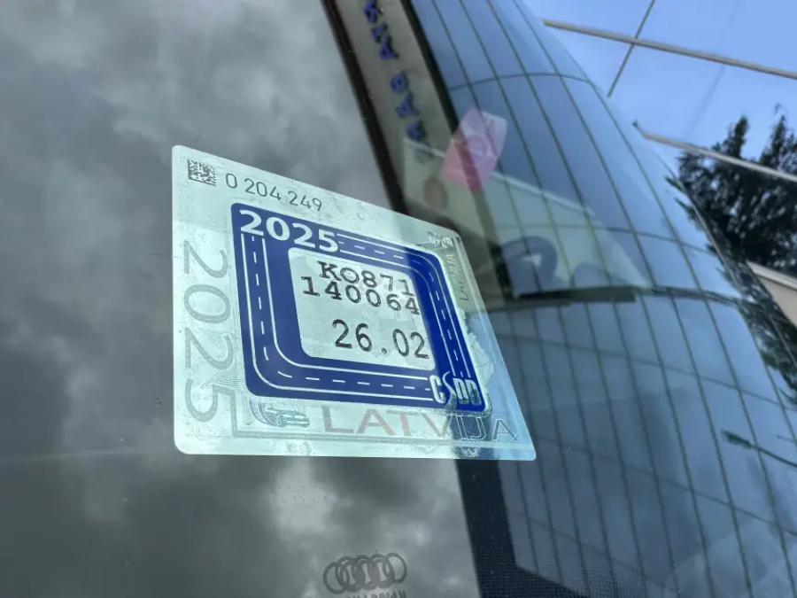 Black Audi A6 2006 in Riga, with an engine capacity of 3.00 L and mileage of 317 thousand km for 3290 €, photo 3 on AUTOMOTO.COM.LV