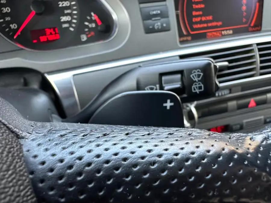 Black Audi A6 2006 in Riga, with an engine capacity of 3.00 L and mileage of 306 thousand km for 3990 €, photo 27 on AUTOMOTO.COM.LV