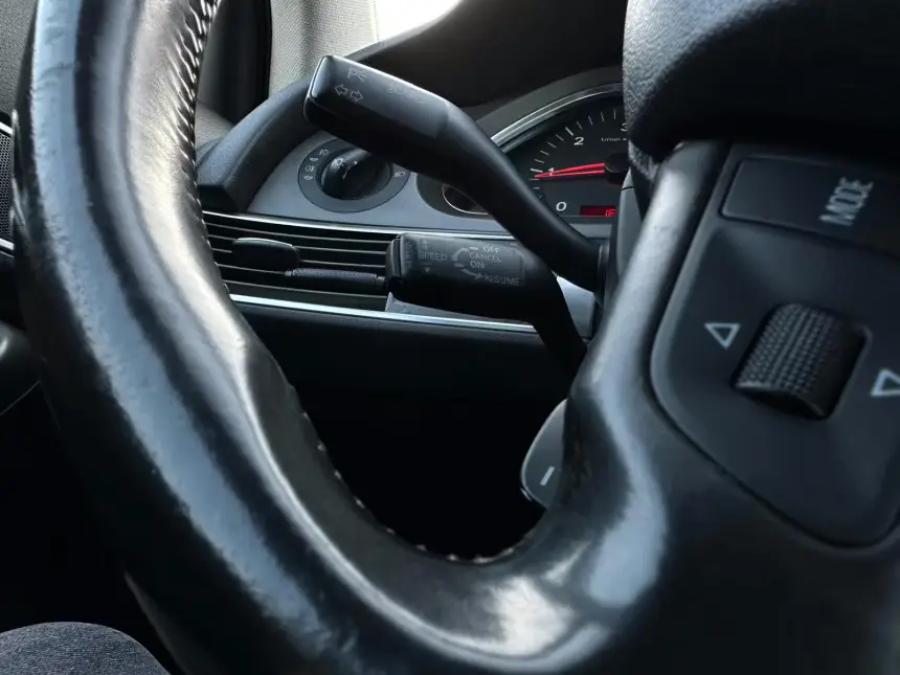 Black Audi A6 2006 in Riga, with an engine capacity of 3.00 L and mileage of 306 thousand km for 3990 €, photo 36 on AUTOMOTO.COM.LV