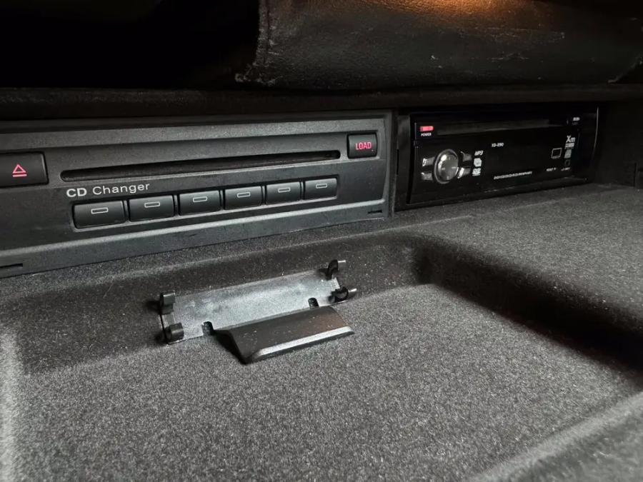 Black Audi A6 2006 in Riga, with an engine capacity of 3.00 L and mileage of 267 thousand km for 4690 €, photo 32 on AUTOMOTO.COM.LV