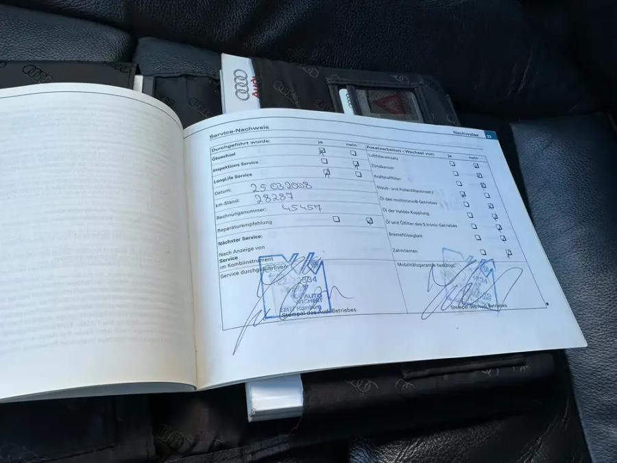 Black Audi A6 2006 in Riga, with an engine capacity of 3.00 L and mileage of 246 thousand km for 3390 €, photo 40 on AUTOMOTO.COM.LV