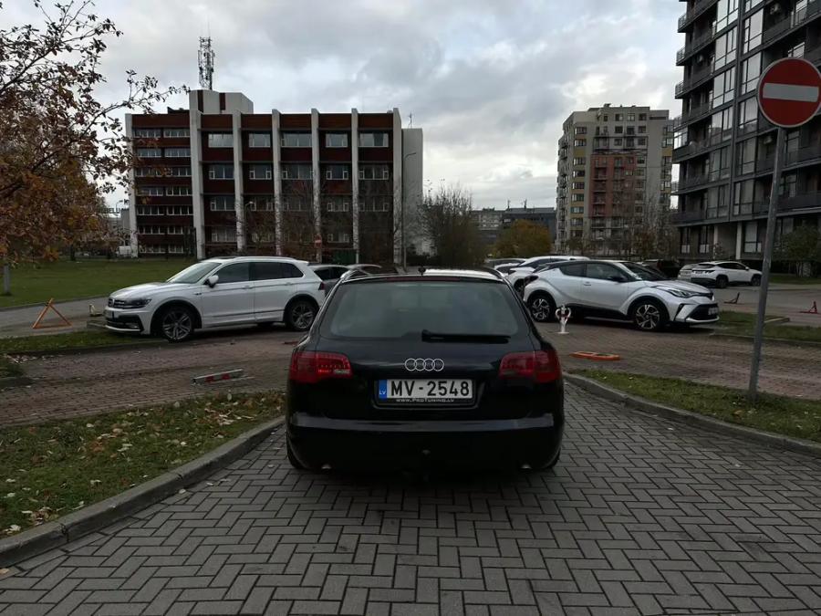 Black Audi A6 2006 in Riga, with an engine capacity of 3.00 L and mileage of 289 thousand km for 4390 €, photo 6 on AUTOMOTO.COM.LV