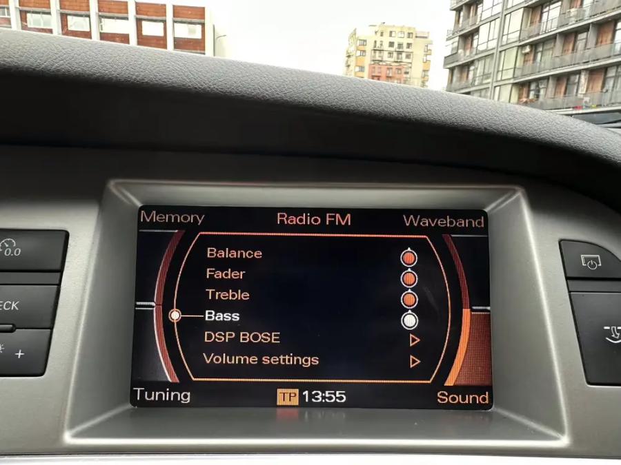 Black Audi A6 2006 in Riga, with an engine capacity of 3.00 L and mileage of 289 thousand km for 4390 €, photo 17 on AUTOMOTO.COM.LV