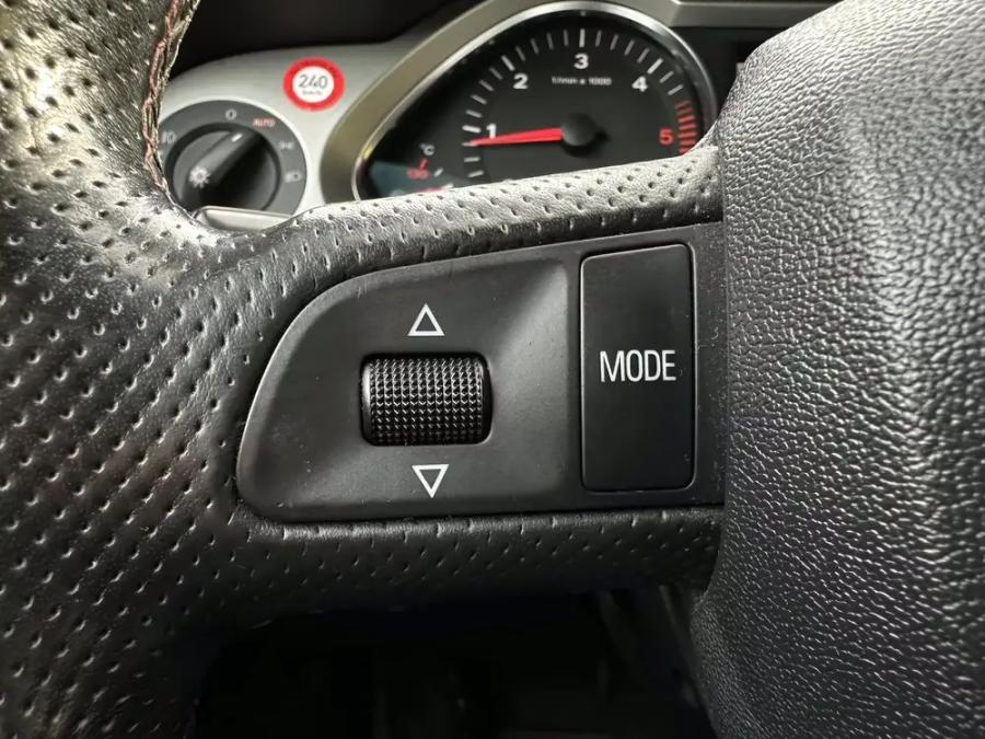 Black Audi A6 2006 in Riga, with an engine capacity of 3.00 L and mileage of 289 thousand km for 4390 €, photo 32 on AUTOMOTO.COM.LV
