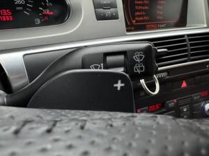 Black Audi A6 2006 in Riga, with an engine capacity of 3.00 L and mileage of 396 thousand km for 4990 €, photo 17 on AUTOMOTO.COM.LV