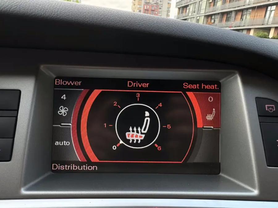Black Audi A6 2006 in Riga, with an engine capacity of 3.00 L and mileage of 387 thousand km for 3990 €, photo 16 on AUTOMOTO.COM.LV