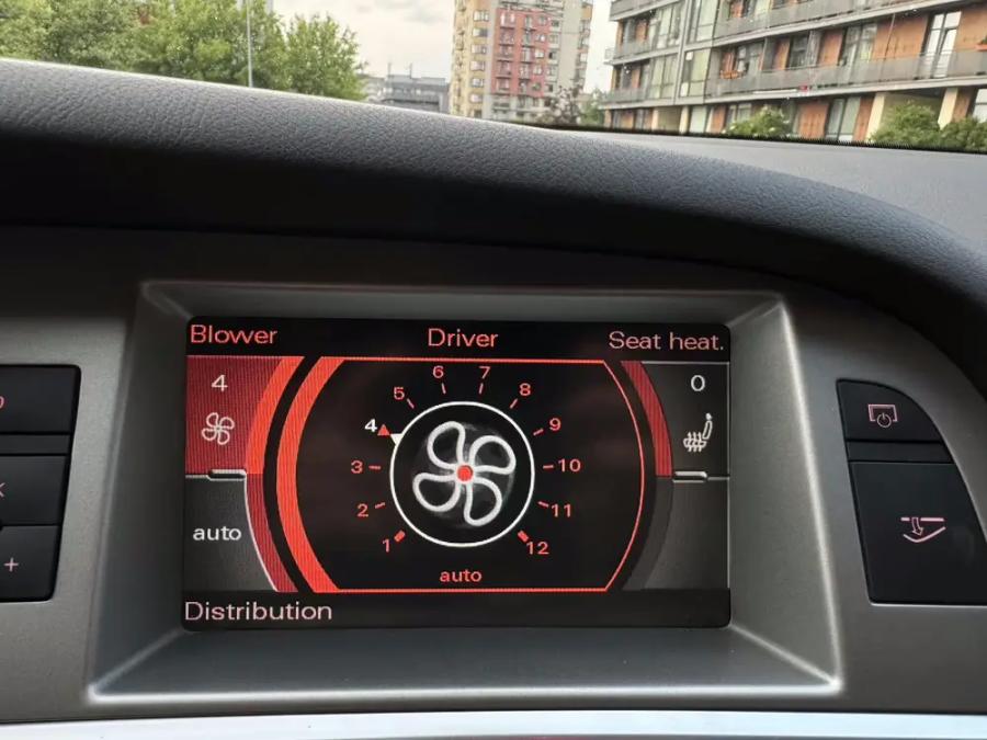 Black Audi A6 2006 in Riga, with an engine capacity of 3.00 L and mileage of 387 thousand km for 3990 €, photo 18 on AUTOMOTO.COM.LV