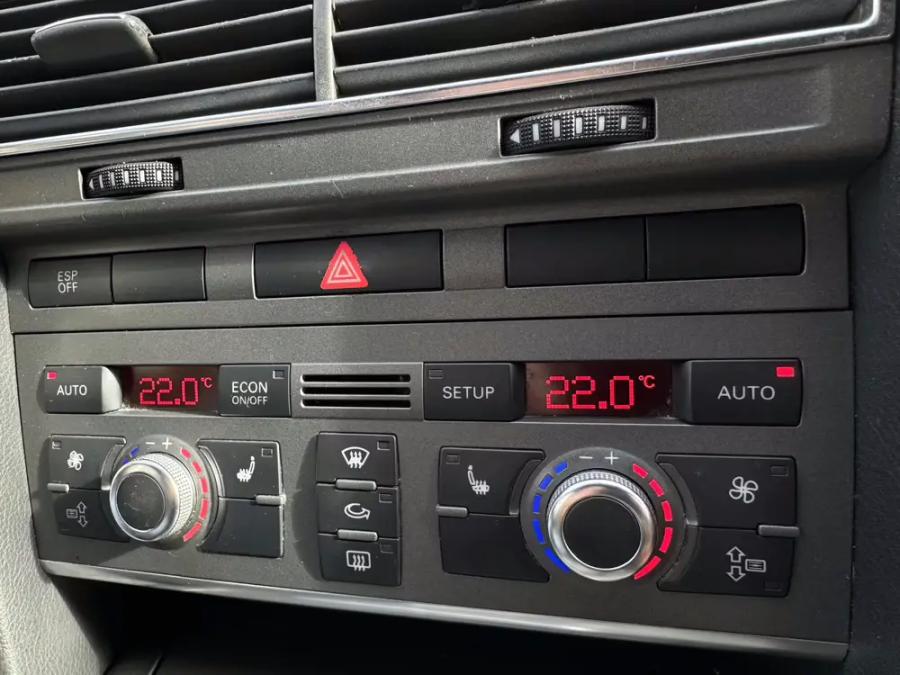 Black Audi A6 2006 in Riga, with an engine capacity of 3.00 L and mileage of 386 thousand km for 2790 €, photo 16 on AUTOMOTO.COM.LV