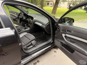 Black Audi A6 2006 in Panevezys, with an engine capacity of 2.70 L and mileage of 294 thousand km for 2000 €, photo 19 on AUTOMOTO.COM.LV