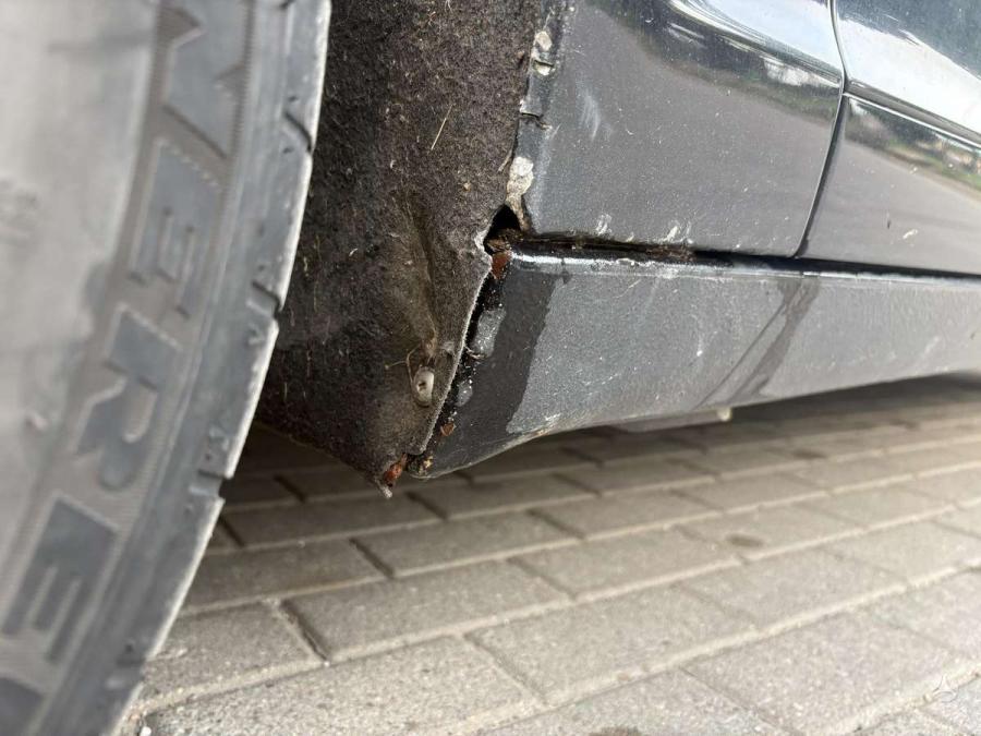 Melns Audi A6 2006 Kauņa, ar dzinēja tilpumu 1.97 L un nobraukumu 364 tūkst. km par 2500 €, foto 14 vietnē AUTOMOTO.COM.LV