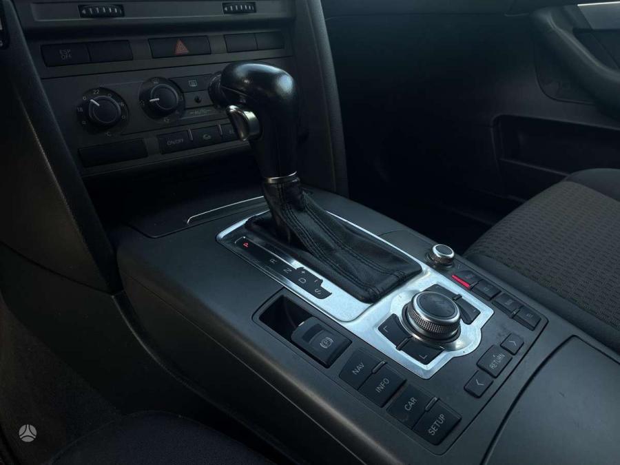 Black Audi A6 2006 in Vilnius, with an engine capacity of 2.00 L and mileage of 418 thousand km for 1999 €, photo 17 on AUTOMOTO.COM.LV