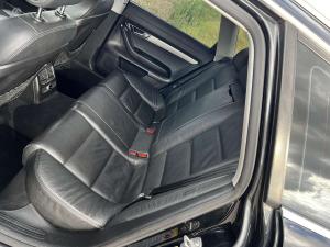 Black Audi A6 2006 in Ukmerge, with an engine capacity of 2.70 L and mileage of 293 thousand km for 2550 €, photo 17 on AUTOMOTO.COM.LV