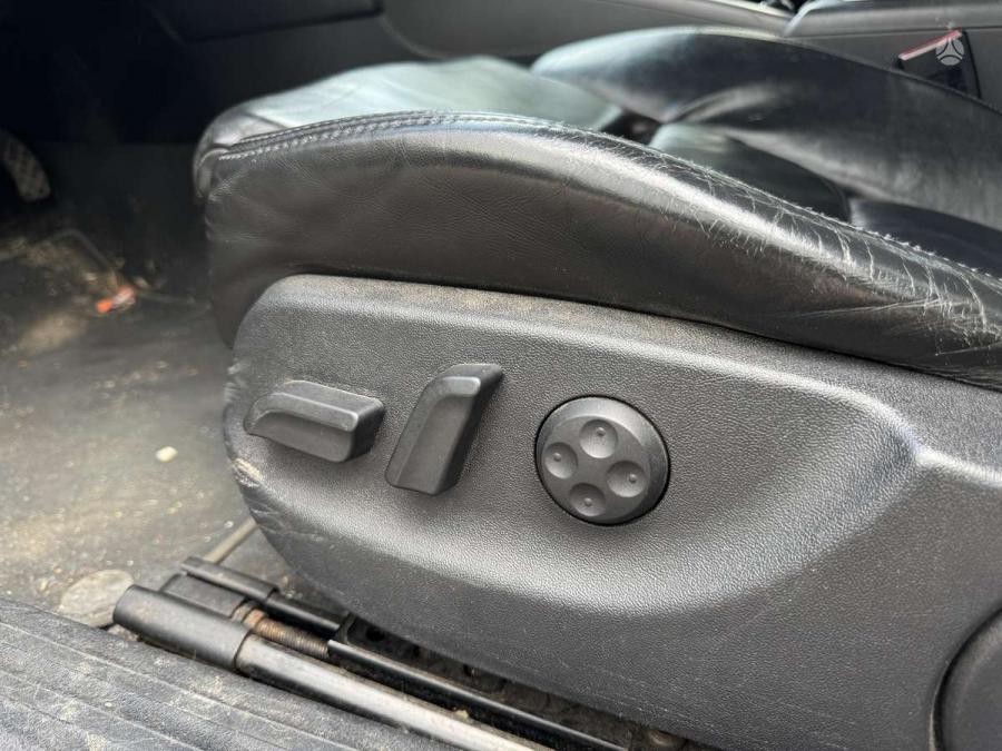 Black Audi A6 2006 in Alytus, with an engine capacity of 3.00 L and mileage of 264 thousand km for 3350 €, photo 18 on AUTOMOTO.COM.LV