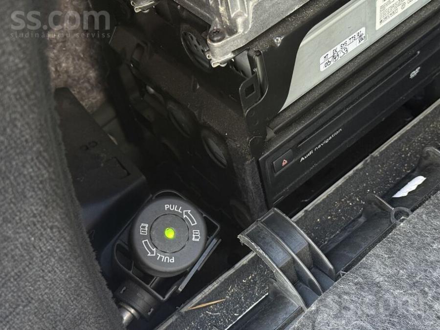 Black Audi A6 2007 in Riga, with an engine capacity of 2.70 L and mileage of 249 thousand km for 2650 €, photo 16 on AUTOMOTO.COM.LV