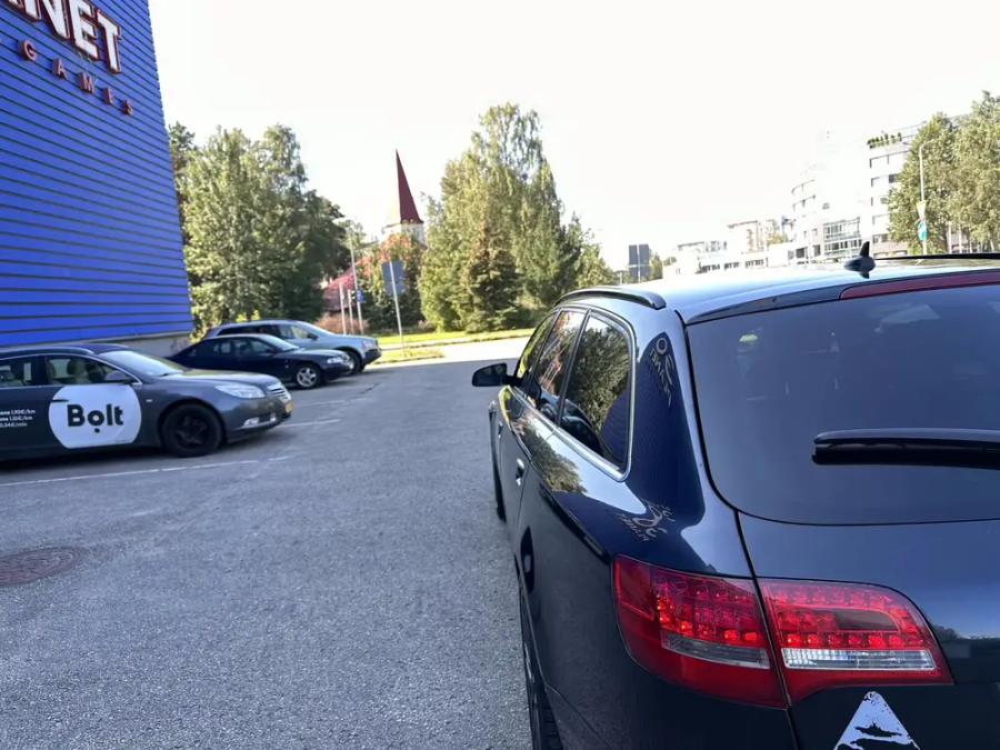 Black Audi A6 2007 in Riga, with an engine capacity of 3.00 L and mileage of 313 thousand km for 3990 €, photo 9 on AUTOMOTO.COM.LV