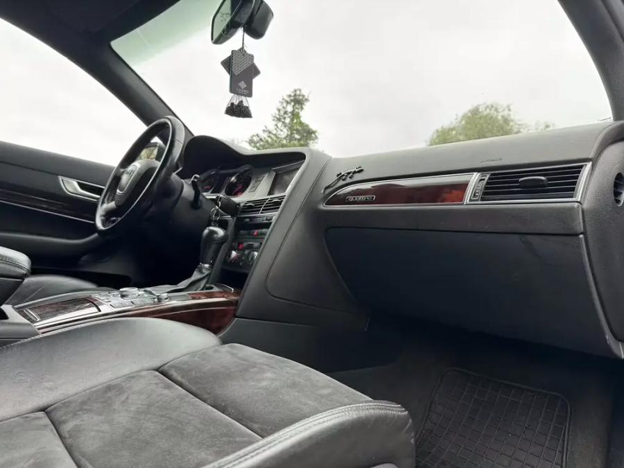 Black Audi A6 2007 in Riga, with an engine capacity of 3.00 L and mileage of 309 thousand km for 3990 €, photo 11 on AUTOMOTO.COM.LV