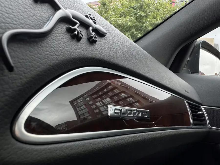 Black Audi A6 2007 in Riga, with an engine capacity of 3.00 L and mileage of 309 thousand km for 3990 €, photo 18 on AUTOMOTO.COM.LV