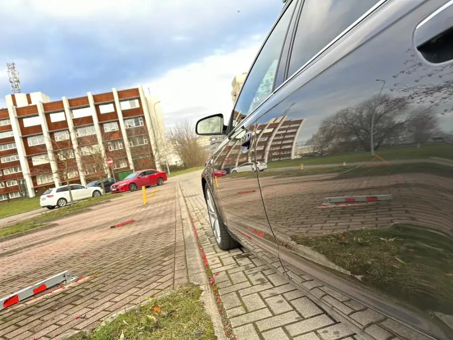 Black Audi A6 2007 in Riga, with an engine capacity of 3.00 L and mileage of 304 thousand km for 4490 €, photo 9 on AUTOMOTO.COM.LV