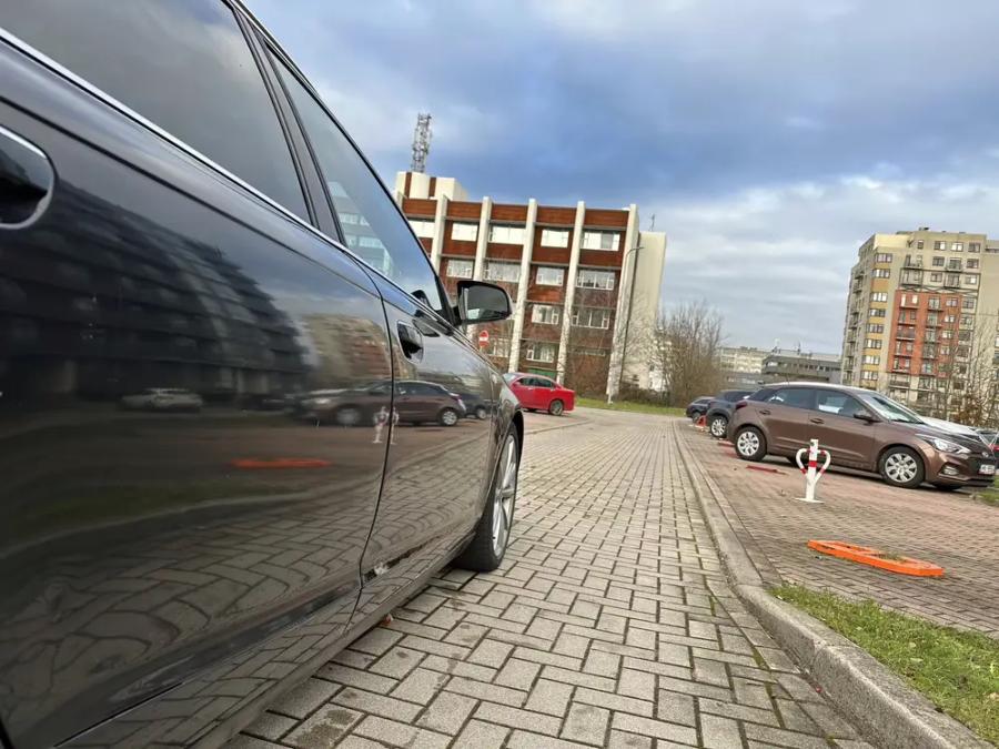 Black Audi A6 2007 in Riga, with an engine capacity of 3.00 L and mileage of 304 thousand km for 4490 €, photo 10 on AUTOMOTO.COM.LV