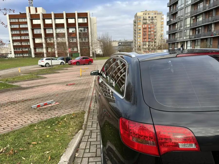 Black Audi A6 2007 in Riga, with an engine capacity of 3.00 L and mileage of 304 thousand km for 4490 €, photo 12 on AUTOMOTO.COM.LV
