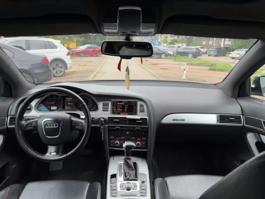Black Audi A6 2007 in Riga, with an engine capacity of 3.00 L and mileage of 326 thousand km for 3190 €, photo 13 on AUTOMOTO.COM.LV