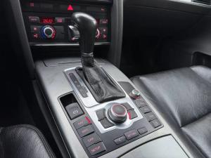 Black Audi A6 2007 in Riga, with an engine capacity of 3.00 L and mileage of 302 thousand km for 3990 €, photo 20 on AUTOMOTO.COM.LV