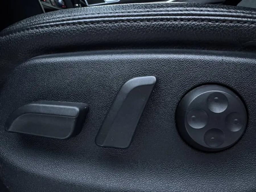Black Audi A6 2007 in Riga, with an engine capacity of 3.00 L and mileage of 344 thousand km for 3990 €, photo 12 on AUTOMOTO.COM.LV