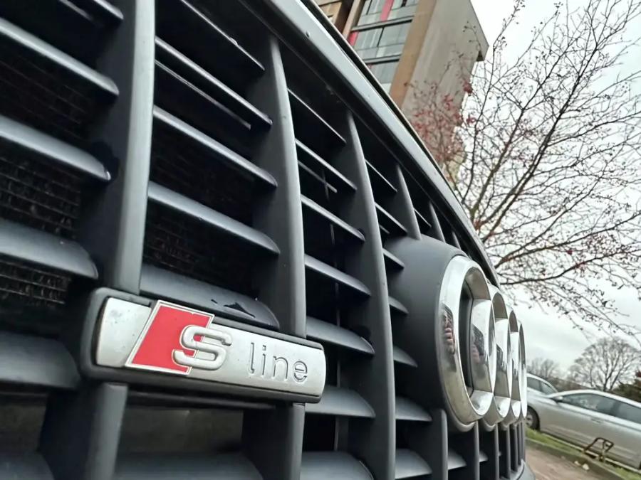 Black Audi A6 2007 in Riga, with an engine capacity of 3.00 L and mileage of 323 thousand km for 3990 €, photo 7 on AUTOMOTO.COM.LV