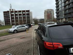 Black Audi A6 2007 in Riga, with an engine capacity of 3.00 L and mileage of 323 thousand km for 3990 €, photo 11 on AUTOMOTO.COM.LV
