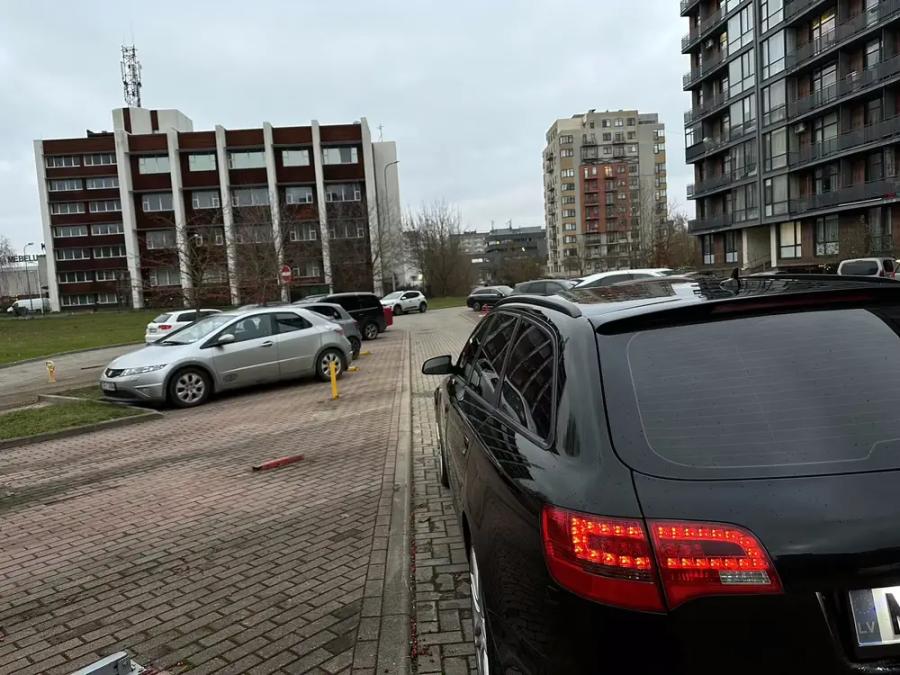 Black Audi A6 2007 in Riga, with an engine capacity of 3.00 L and mileage of 323 thousand km for 3990 €, photo 11 on AUTOMOTO.COM.LV