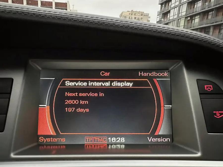 Black Audi A6 2007 in Riga, with an engine capacity of 3.00 L and mileage of 323 thousand km for 3990 €, photo 26 on AUTOMOTO.COM.LV