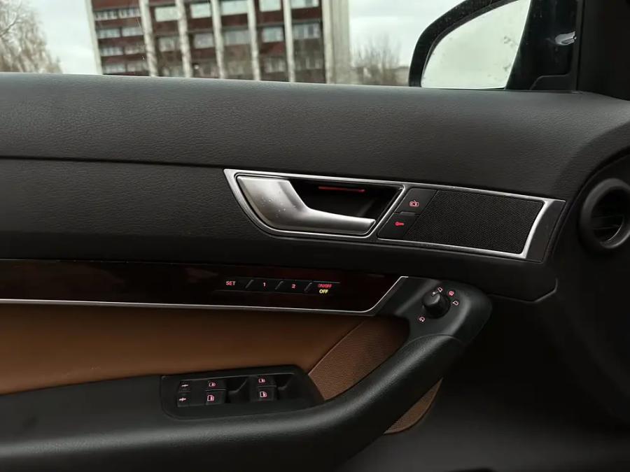 Black Audi A6 2007 in Riga, with an engine capacity of 3.00 L and mileage of 323 thousand km for 3990 €, photo 30 on AUTOMOTO.COM.LV