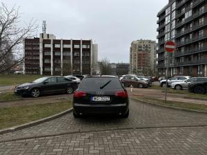 Black Audi A6 2007 in Riga, with an engine capacity of 3.00 L and mileage of 405 thousand km for 2490 €, photo 5 on AUTOMOTO.COM.LV
