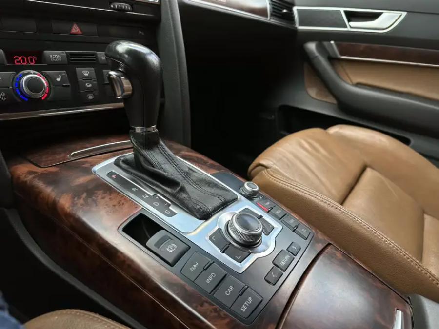 Black Audi A6 2007 in Riga, with an engine capacity of 3.00 L and mileage of 300 thousand km for 2990 €, photo 27 on AUTOMOTO.COM.LV