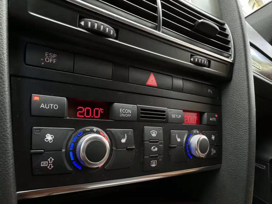 Black Audi A6 2007 in Riga, with an engine capacity of 3.00 L and mileage of 300 thousand km for 2990 €, photo 28 on AUTOMOTO.COM.LV