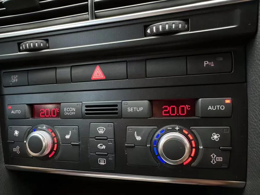 Black Audi A6 2007 in Riga, with an engine capacity of 3.00 L and mileage of 300 thousand km for 2990 €, photo 29 on AUTOMOTO.COM.LV